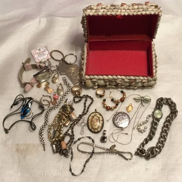 jewelry box | Jewelry | Vintage Seashell Jewelry Box Filled W Lots Of ...